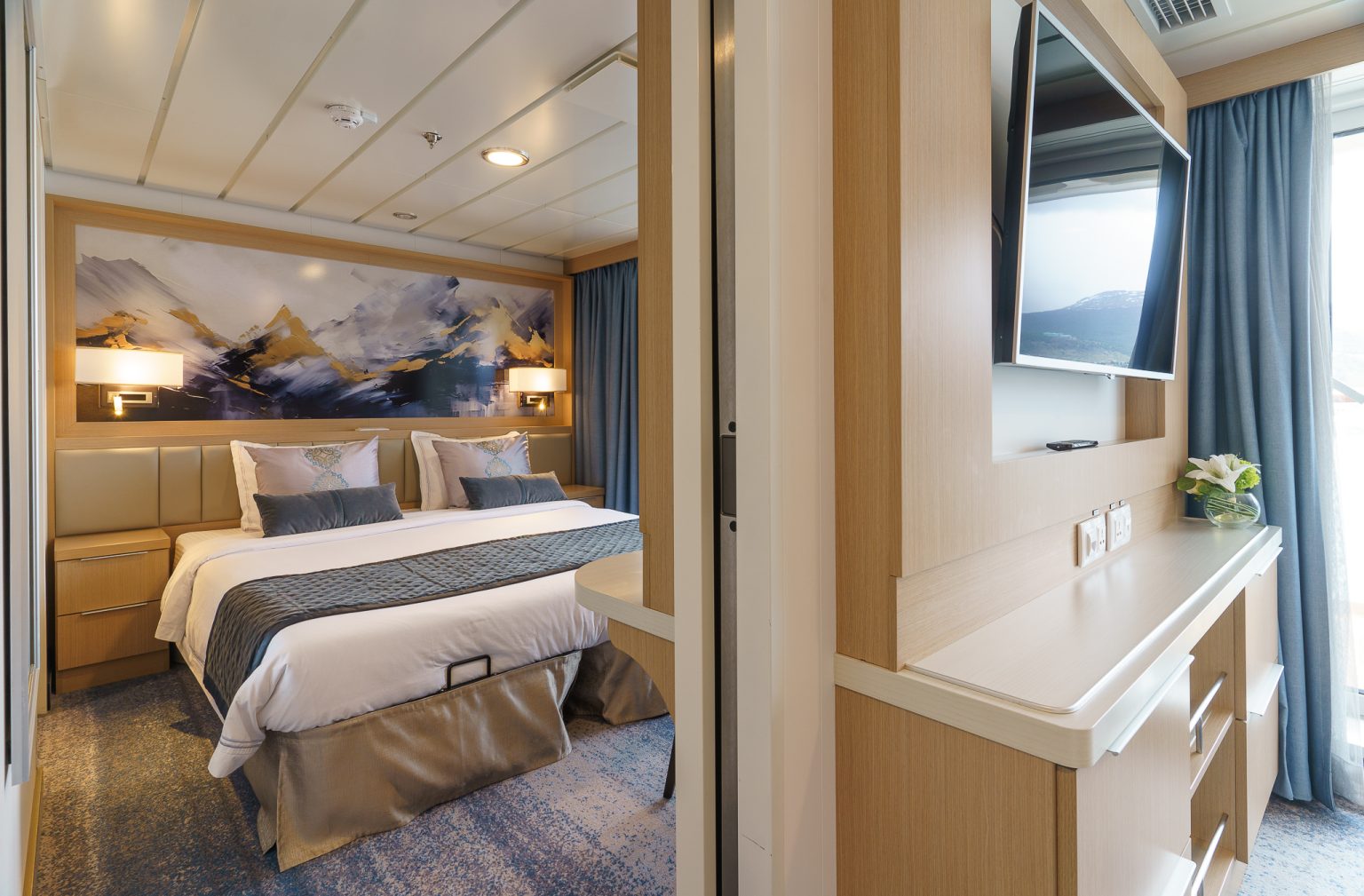 The Ocean Explorer Ship - Photos & Trips | Polar Cruises